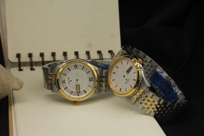 全新蓝宝石46941 46943间金条丁光圈蝴蝶扣透底表壳