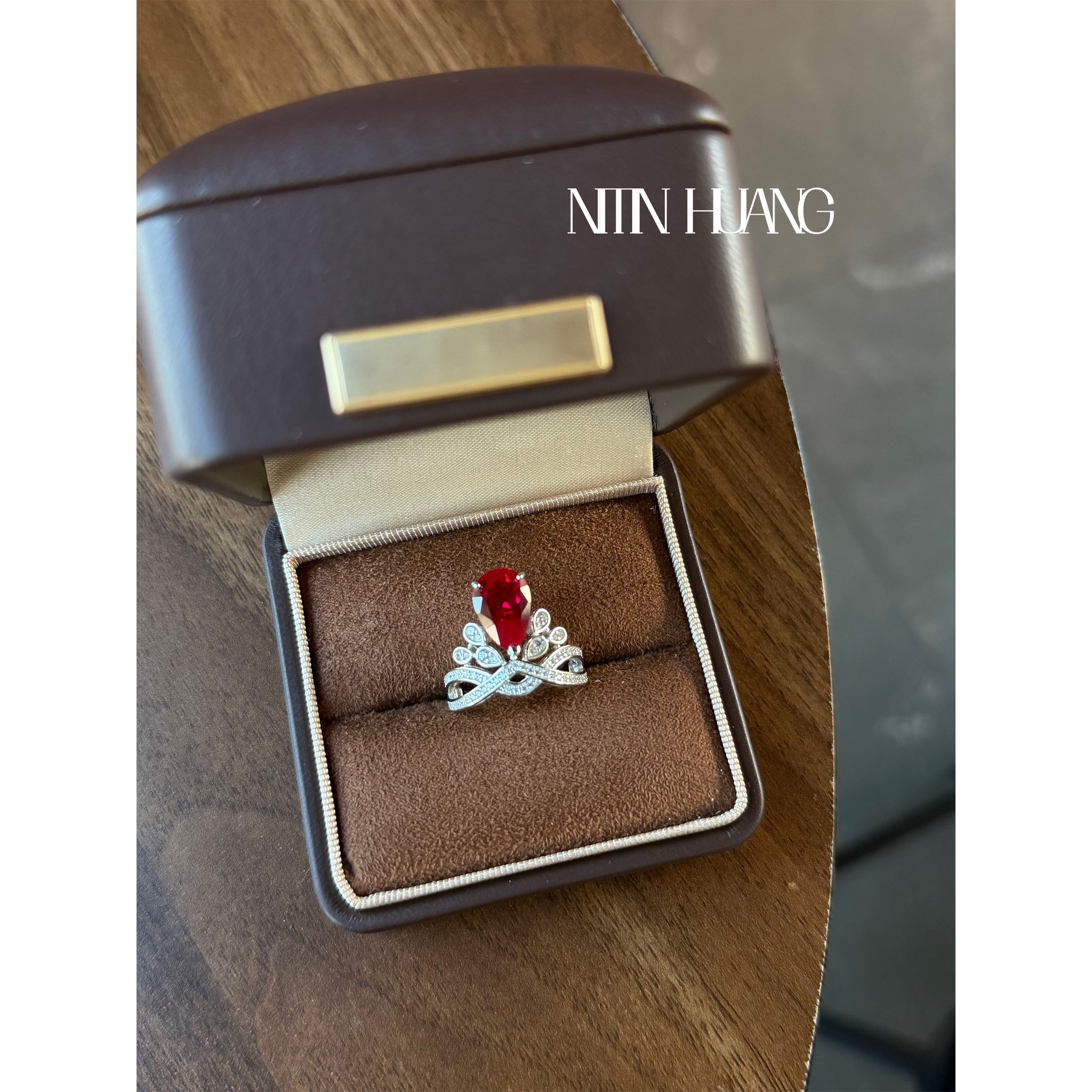NITIN HUANG 为爱加冕水滴皇冠鸽血红宝石戒指4克拉925纯银镀金