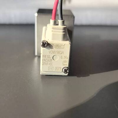 可维修电磁阀VDW14GA，设备，带线缆，实物拍摄。电压
