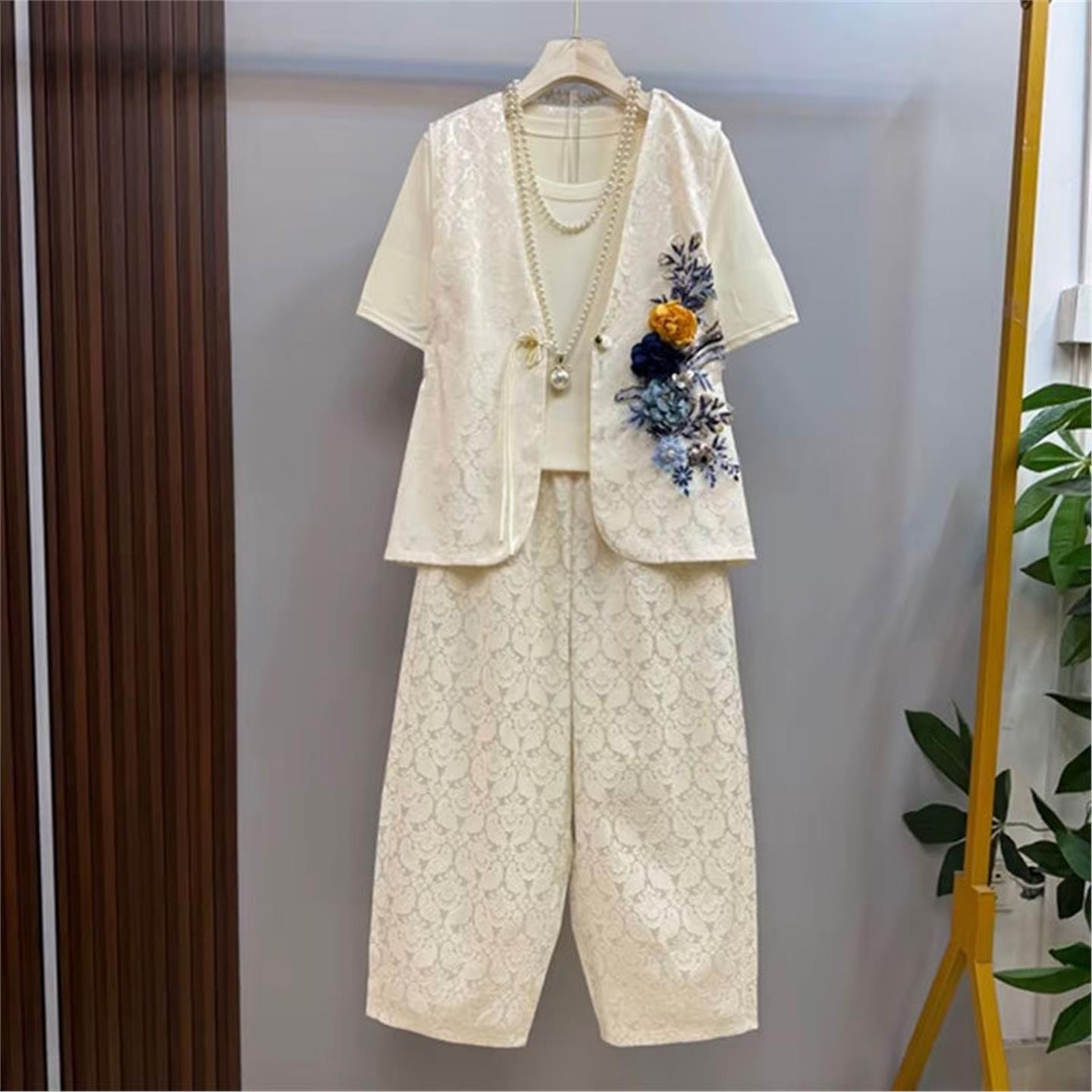 新中式风花朵刺绣马甲三件套女夏显瘦阔腿裤大码套装