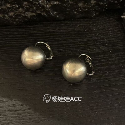 671513韩国东大门Trois de LEI新款高级感金属质感星球耳环
