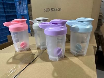 蛋白粉摇摇杯定制LOGO户外运动健身房搅拌摇杯PP400ml刻度杯跨境