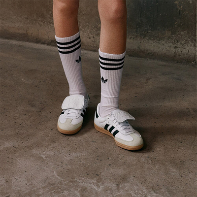 阿迪达斯女士休闲舒适透气运动鞋