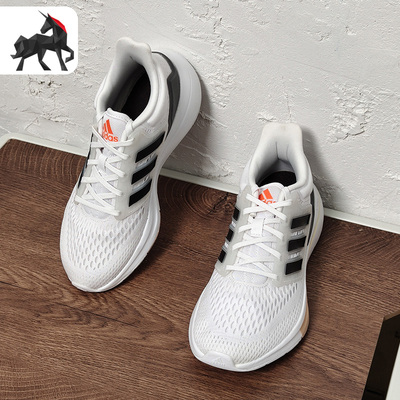 阿迪达斯男女跑步运动鞋