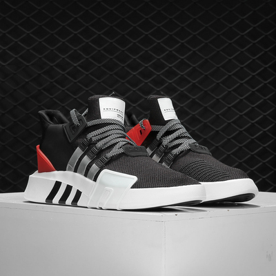 阿迪达斯三叶草男女运动跑步鞋