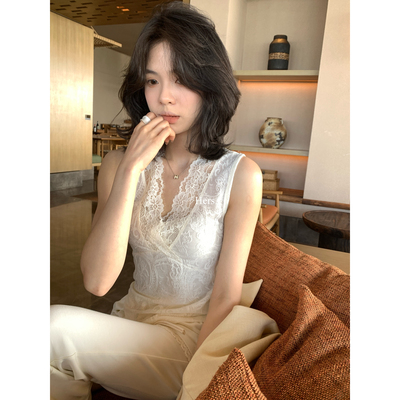Hers-2026年春季简约气质日常叠叠穿超美内搭蕾丝V领背心女80296