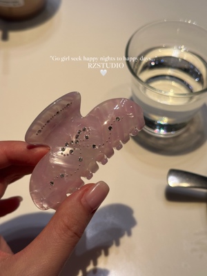 RZSTUDIO粉色水钻爱心抓夹小众设计高级感后脑勺盘发鲨鱼夹