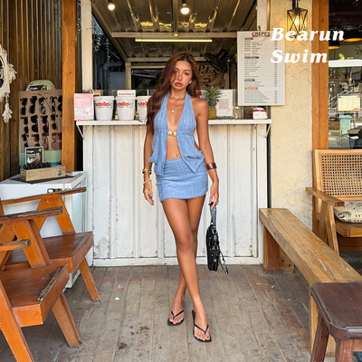 BEARUN SWIM 性感挂脖连衣裙女2025新款海边穿搭设计感连体裙子