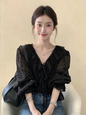 法式黑色荷叶边波点V领衬衫女2026春季新款小众设计感灯笼袖上衣