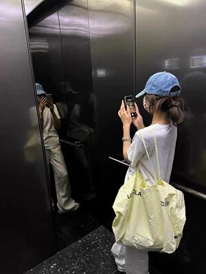 花儿与少年迪丽热巴同款包黄色帆布包字母LOWCLASSIC大容量单肩包