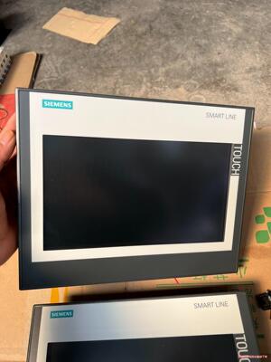 西门子Smart1000IEV3触摸屏 两台（剩一台）议价商品