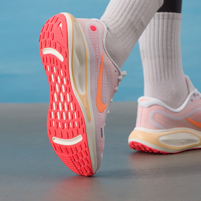 耐克（NIKE）女鞋 2026 新款秋季 JourneyRun 新年橙红网面透气缓