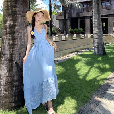 张婧仪同款浅蓝色镂空刺绣吊带连衣裙夏季超仙飘逸度假风气质长裙