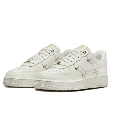 耐克女鞋白金四勾空军一号板鞋