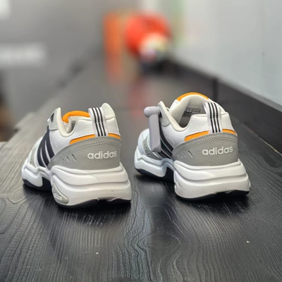 时尚运动休闲鞋阿迪达斯系带男