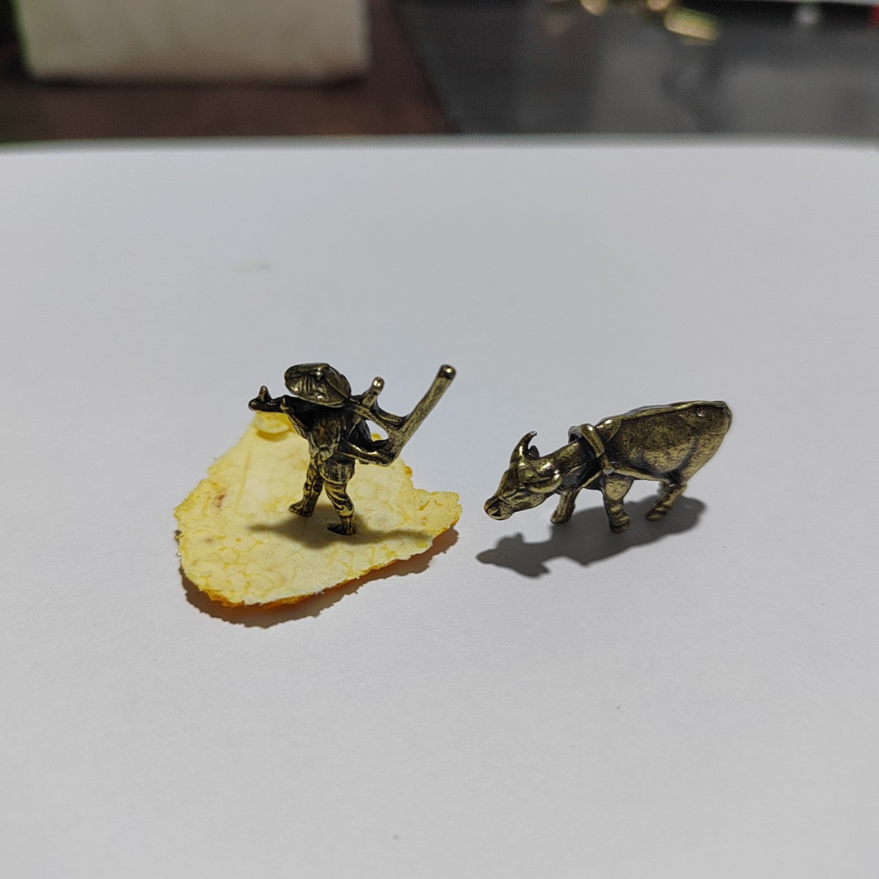耕牛实心黄铜老人背犁精美装饰茶宠居家桌面摆件装饰摆件归田人