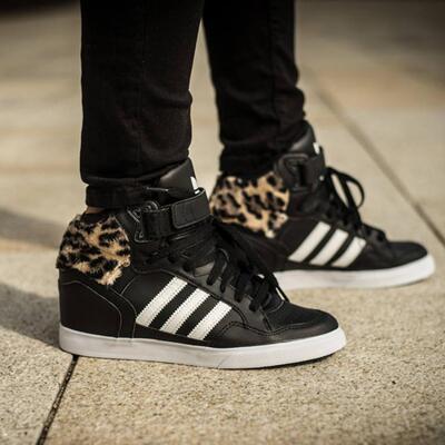 ADIDAS三叶草内增高休闲鞋