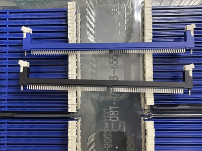 AH08813-A9L1G-4F 288P 蓝身白耳脚长2.67 直插通 DDR4 Foxconn