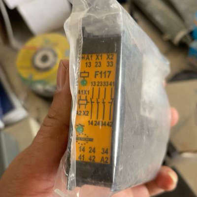 TESCH安全继电器 F117x01 一个，工厂带回，要议价也可维修