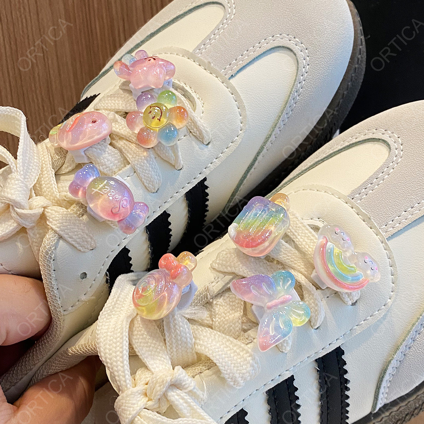 ins可爱卡通冰透细闪彩虹鞋带扣可拆卸diy鞋花适配德训鞋板鞋装饰