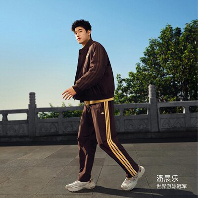 阿迪达斯26年新年款男子防水梭织运动长裤直筒运动休闲裤KE4063