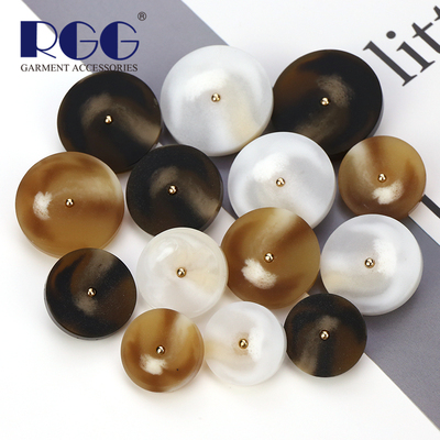 新款树脂纽扣仿牛角女风衣西装