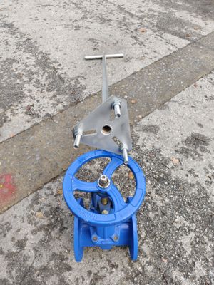 免下井地下闸阀手轮开关三爪扳手通用可调节暗杆明杆阀门钥匙