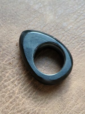 天然牛角雕刻按摩戒指原色带角心纹点穴指环