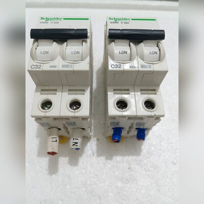 施耐德iC65NC32A~2个功能正常 成色漂亮 议价