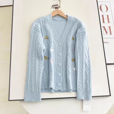 V领花朵刺绣减龄休闲百搭厚毛衣