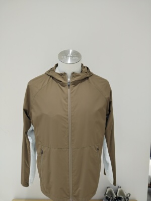 TRANDS创世连帽夹克，聚酯纤维面料，运动时尚可机洗，吊牌价3280