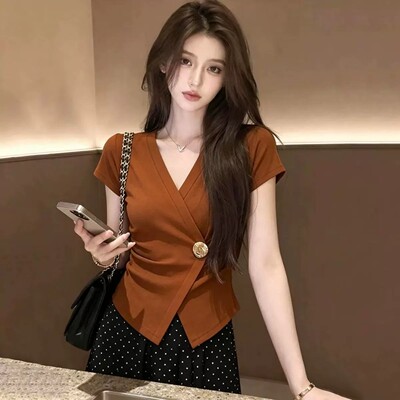 2026夏季新款设计感老钱风洋气v领短袖t恤女收腰显瘦时尚轻奢上衣