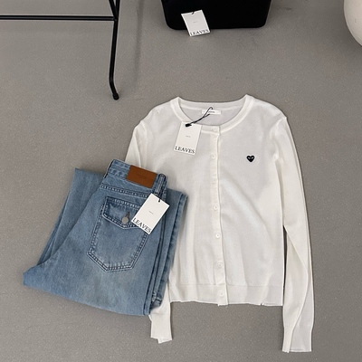 极简白色爱心刺绣针织开衫女