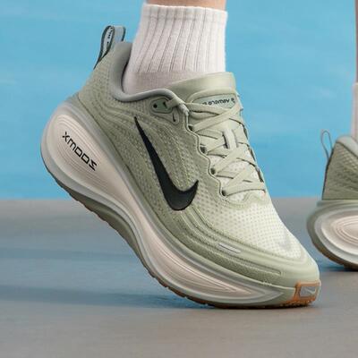 NIKE耐克超级迈柔男鞋VOMERO PLUS缓震回弹公路跑步鞋HV8150-301