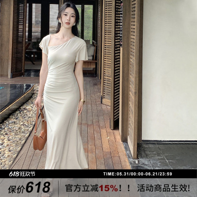 褶皱收腰设计感显瘦连衣裙