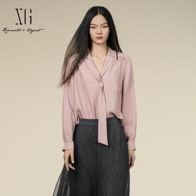 XG雪歌25秋通勤气质垂感丝光法式V领飘带衬衫女长袖XK321010A318