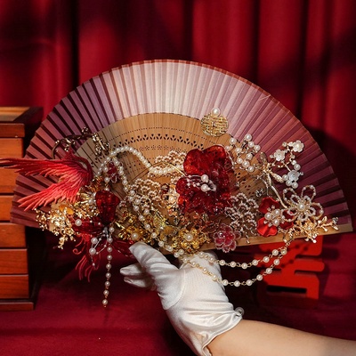 新中式新娘拍照道具渐变折扇手捧花结婚复古风婚礼迎亲晨袍扇子