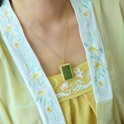 和田玉碧玉吉祥花珐琅竹节香囊
