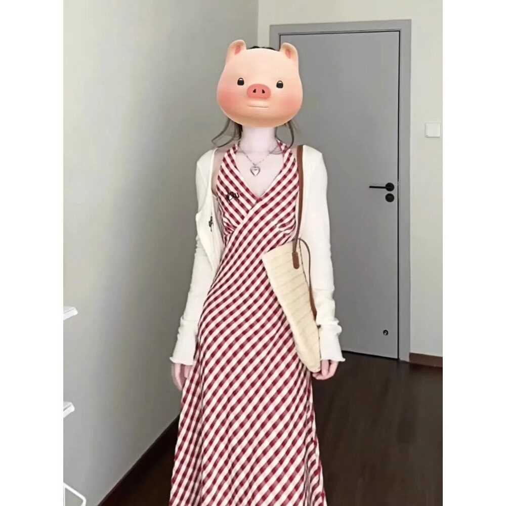 小个子复古格纹显瘦设计感连衣裙夏秋季挂脖裙绝美海边度假套装女