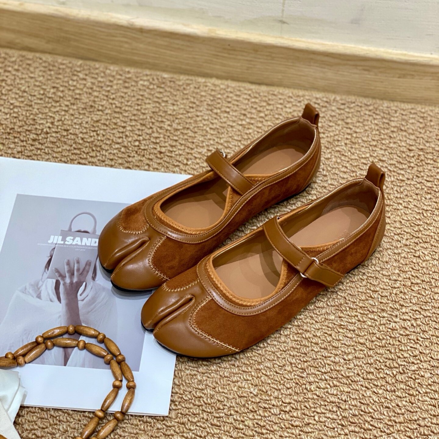 1314女鞋公馆复古风分趾玛丽珍鞋女小众搭扣平底猪蹄真皮单鞋棕色