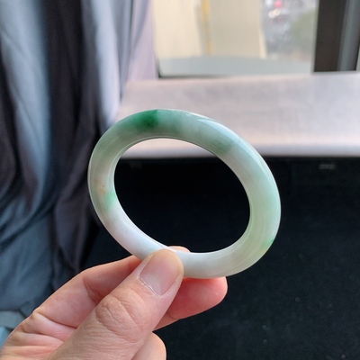 缅甸天然A货翡翠飘绿圆条手镯