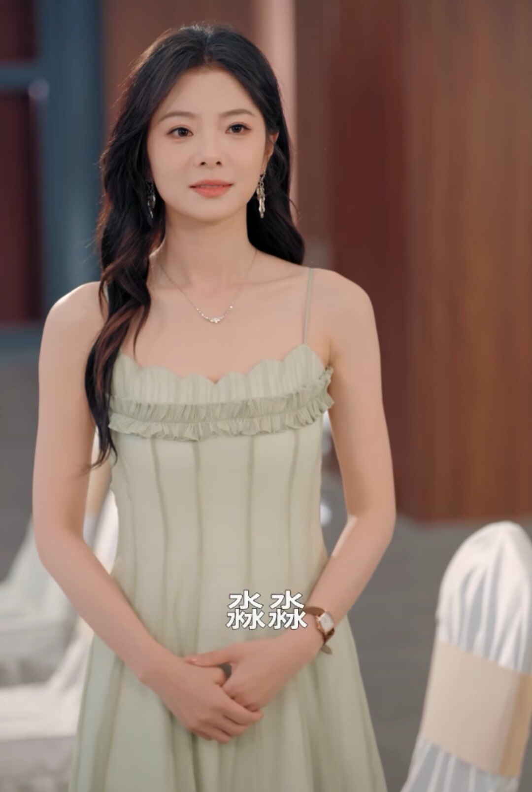 合约女友她只谈钱沈总日夜难眠徐兮淼同款大摆收腰吊带连衣裙女
