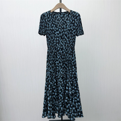 香●2026春季新品 法式碎花v领连衣裙女气质显瘦小清新茶歇裙0423