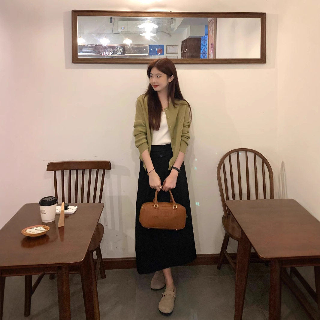 小个子初秋季新款穿搭一整套微胖显瘦减龄茶系韩剧裙子三件套装女