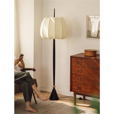 北欧复古落地灯客厅卧室沙发边书房叱咤风奶油ins风创意装饰立灯