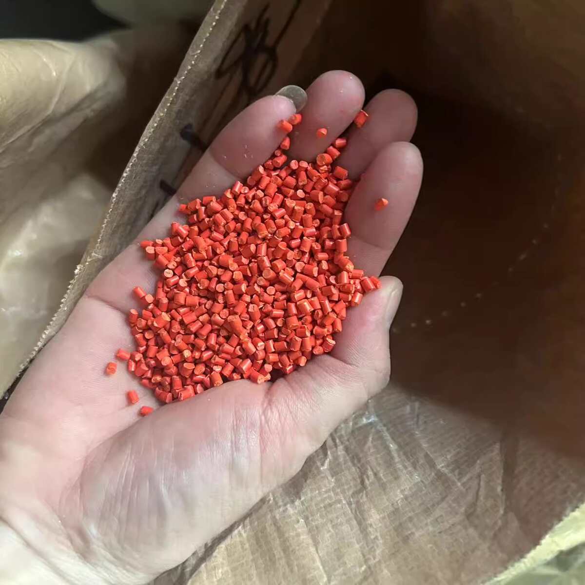 PPPE注塑吹膜大红色黄色深蓝色白色果绿色灰色母粒塑料色粉母料