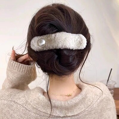 2023 New Autumn and Winter Fluffy Pearl Hair Clips for Women