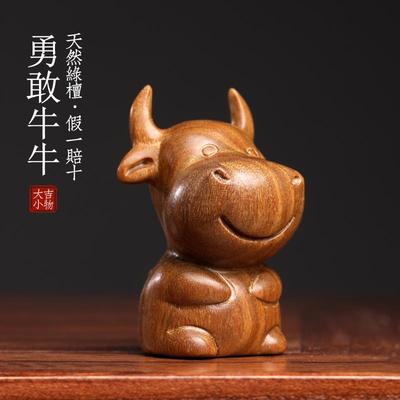 天然绿檀木雕生肖牛勇敢牛牛摆件牛转干 干坤手把件手工文玩桌面
