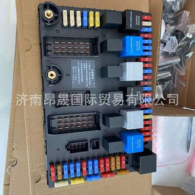 中国重汽SINOTRUK豪沃WG9716582301电气接线盒总成外贸出口