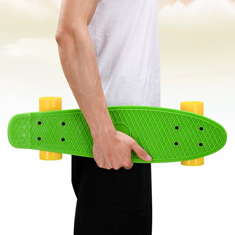 22寸塑料小鱼板滑板单翘板skateboard亚马逊跨境彩色鱼板活力板